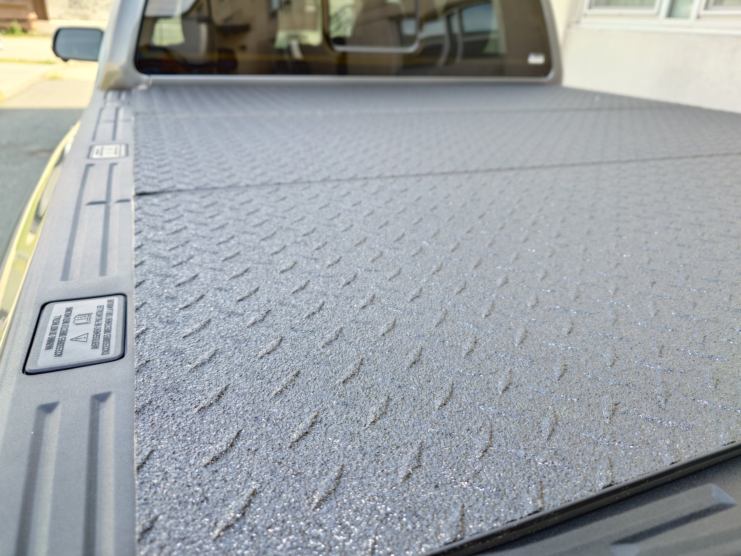 LOMAX Pro Tri-Fold Bed Cover (Diamond Plate Finish) installed ...
